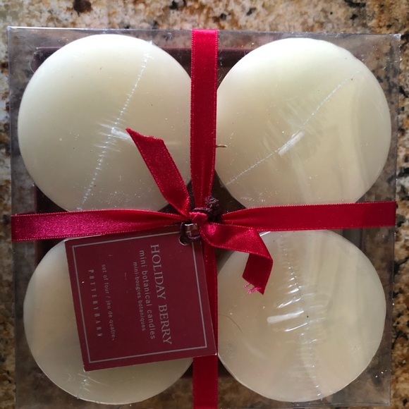 Pottery Barn | Accents | Pottery Barn Set Of 4 Holiday Berry Candles ...